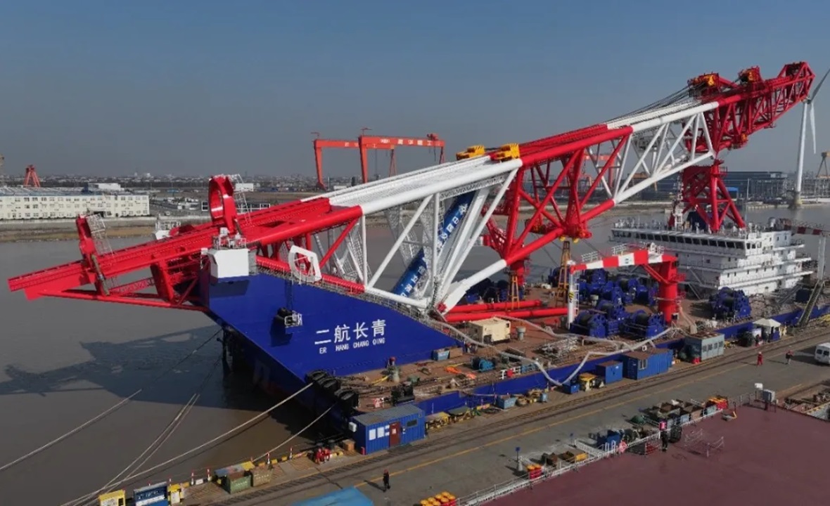 リーダー長さ150m、世界最大の杭打ち船「二航长青」竣工