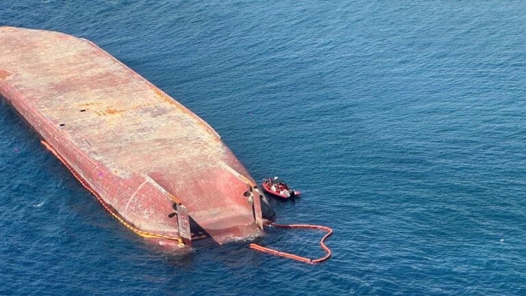 フィリピンのミンドロ島沖で砂運搬船「Hong Hai 16」転覆