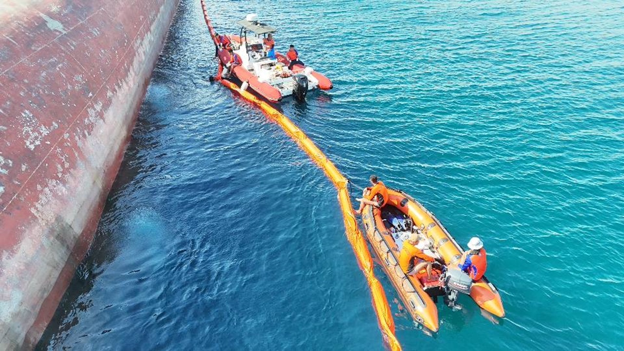 フィリピンのミンドロ島沖で砂運搬船「Hong Hai 16」転覆
