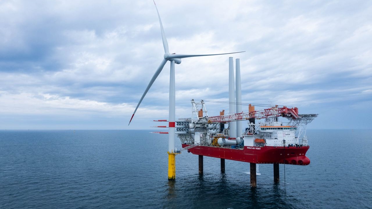 フランスのNoirmoutierで最初の8MW風力タービン設置
