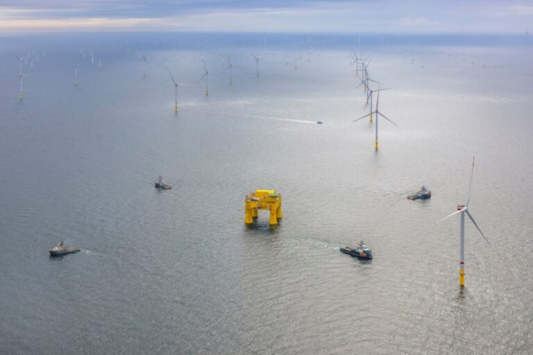 重量23,550トン「DolWin epsilon」設置完了