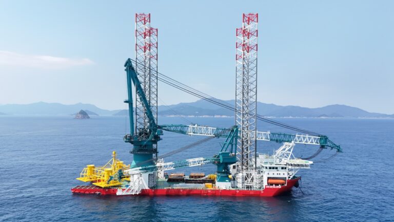 1,600トン吊りSEP起重機船「SFE DEVELOPER」引渡