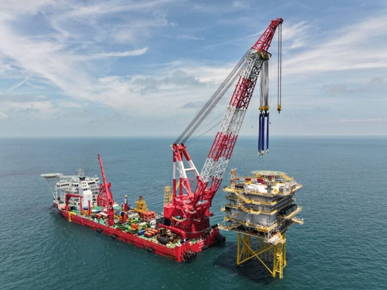 Taipower洋上風力プロジェクトで洋上変電所設置