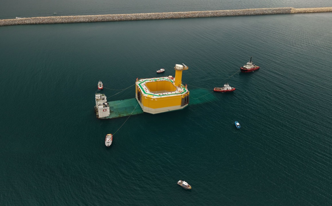 フランスの浮体式洋上風力「EolMed」で浮体3基の進水完了