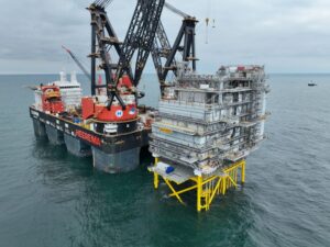 重量1万トン超「East Anglia THREE」洋上変電所設置