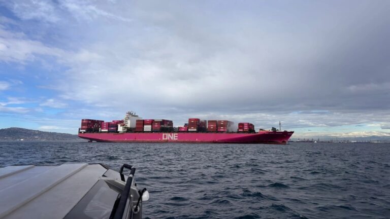 ロサンゼルス港でコンテナ船「One Henry Hudson」火災発生