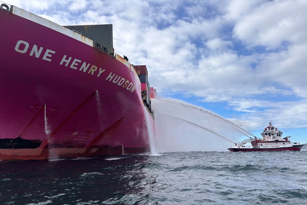 ロサンゼルス港でコンテナ船「One Henry Hudson」火災発生