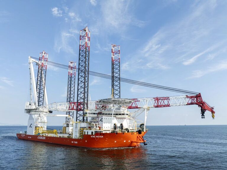 韓国で建造中のSEP起重機船「Wind Mover」海上公試完了