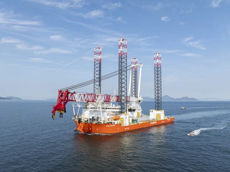 韓国で建造中のSEP起重機船「Wind Mover」海上公試完了