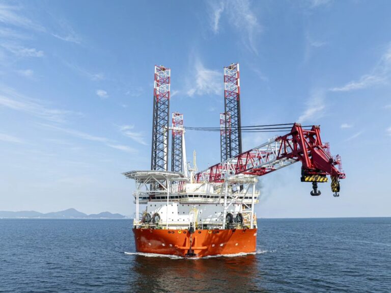 韓国で建造中のSEP起重機船「Wind Mover」海上公試完了