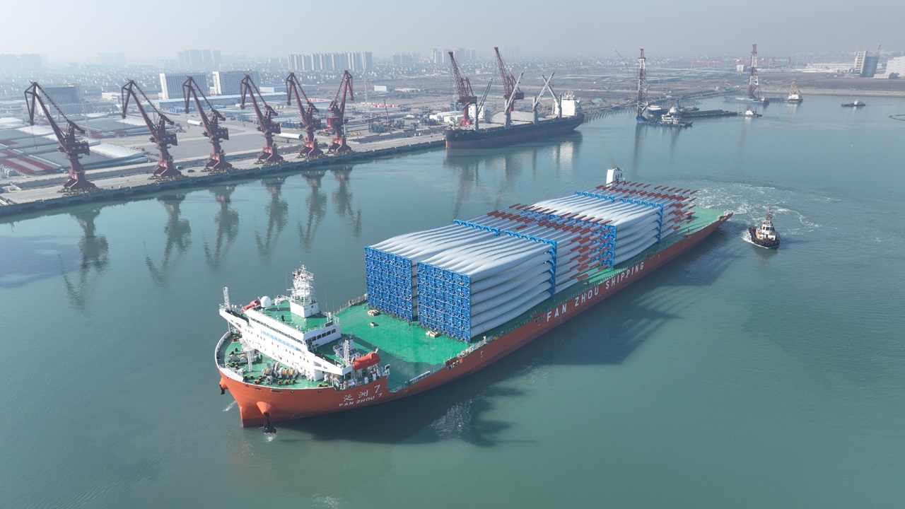 大型甲板輸送船「FAN ZHOU 7」初任務でブレード132枚運搬